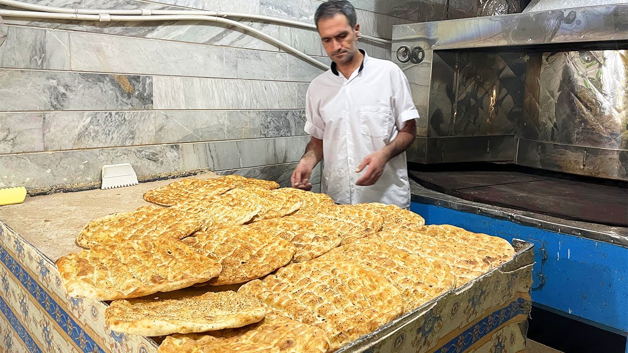 This is how to make the most famous Iranian bread, Barbari bread! - YouTube