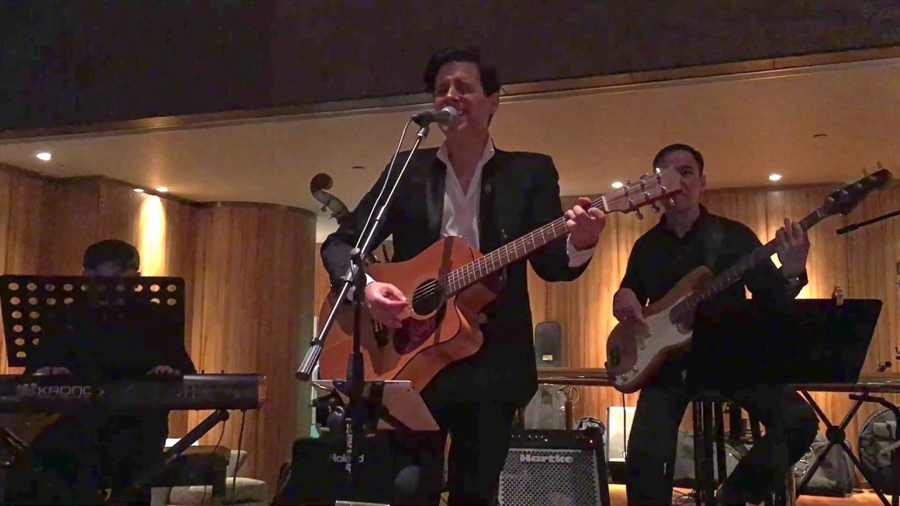 Australian singer Ron Kingston live at Intercontinental Hotel Hong Kong ...