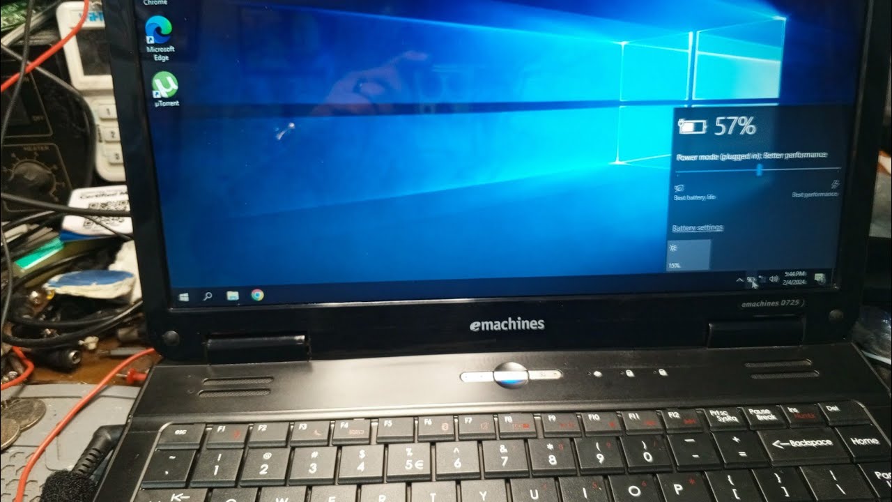 EMachines D725 by Acer Keyboard and Battery Replacement - YouTube