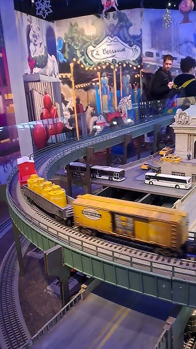 train coming around the loop again at Train Show - YouTube