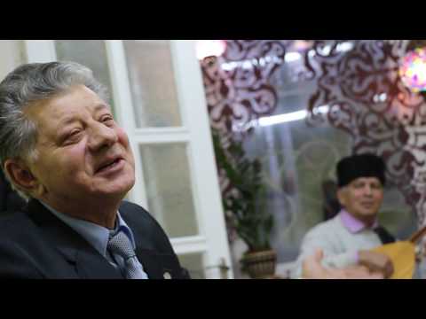 Şaire Emine Useinnın KEFE LALESİ şiirler ciyıntığının taqdiminde  Halq sanatçıcı Rustem Memet