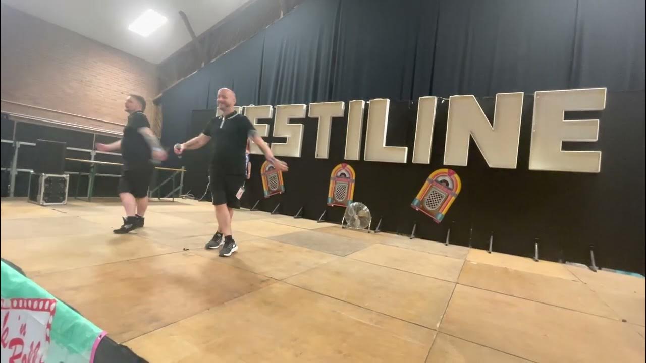 YOU KNOW I AM line Dance de Mark Furnell et Chris Godden - YouTube