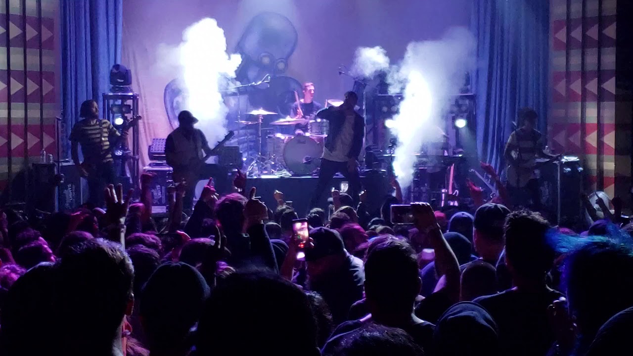 "Afterglow", "Smile In Your Sleep", "California" - Silverstein LIVE at ...