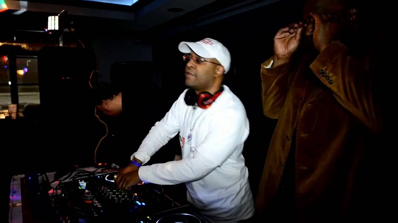 DJ Mike Todd performing @ Phil tha Mixx @ Christa Schrupp Birthday ...