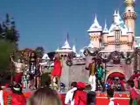 High School Musical- What Time Is It,Disney Christmas Parade - YouTube