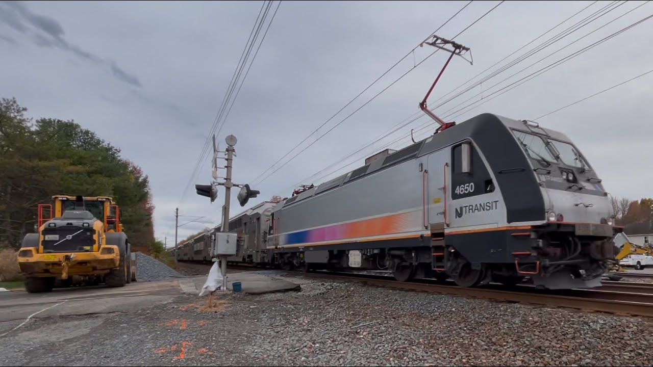 NJ Transit ALP-46A #4650 NJCL Train 3252 Bridgewaters Drive Oceanport ...
