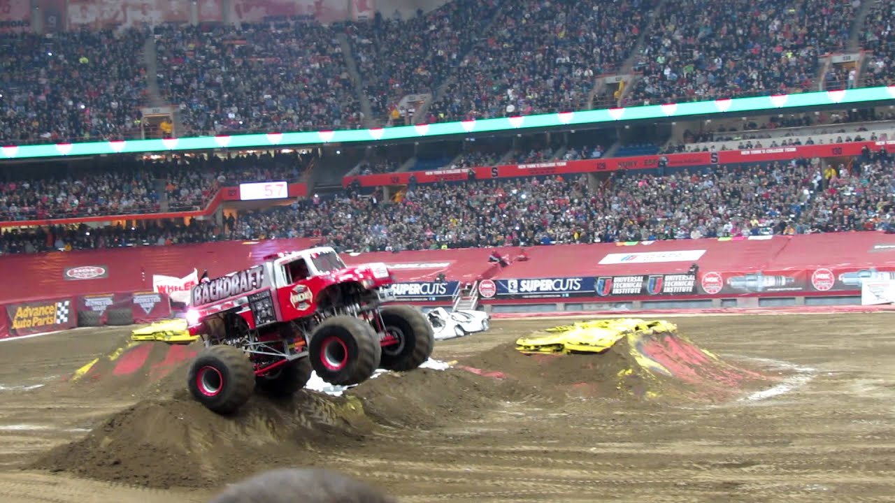Backdraft FREESTYLE - Syracuse, NY - Monster Jam 2013 - YouTube