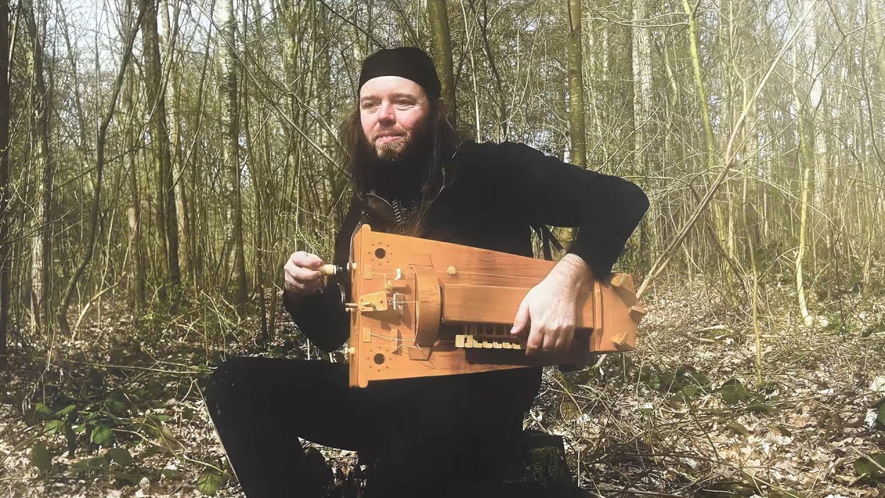 Jon Brændsgaard Toft - Krig I Europa - YouTube