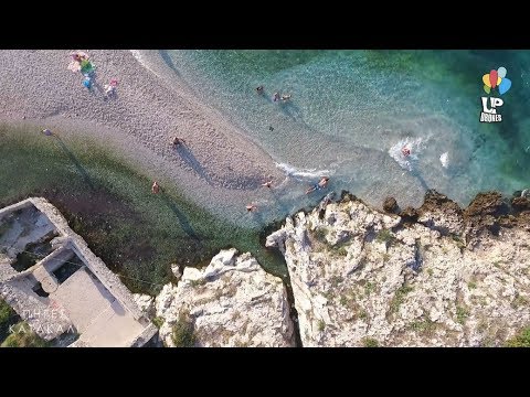 Οι κρυστάλλινες ακρογιαλιές του Σαρωνικού με τις αμέτρητες πηγές και ...