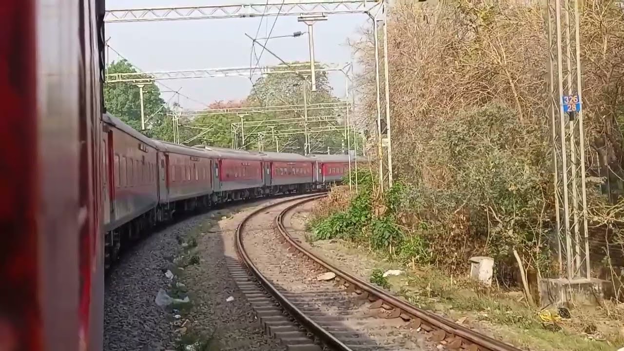 Chauri Chaura Express Curving Into Prayagraj Rambag - YouTube