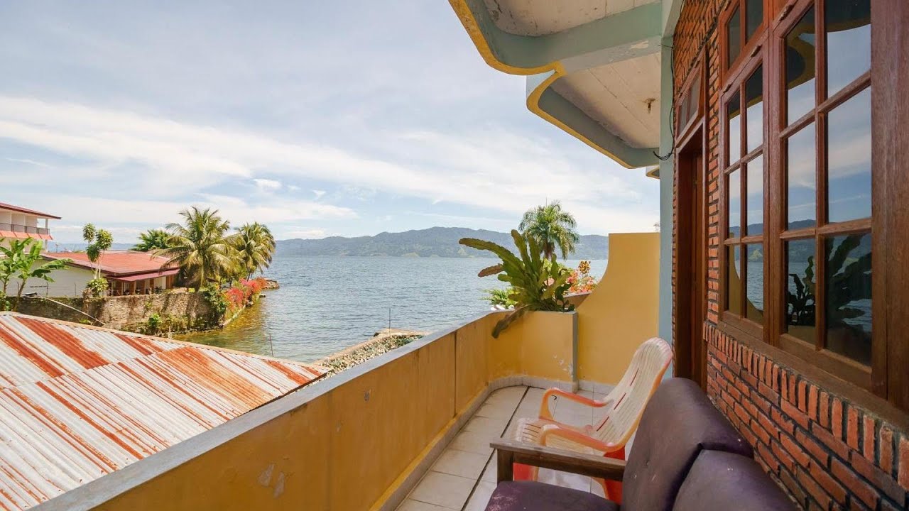 RedDoorz @ Tuktuk Danau Toba, Samosir, Indonesia | Travel With Vedika - YouTube