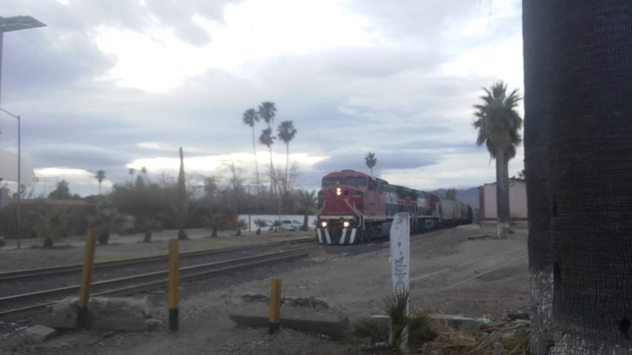 FXE 4556-4574 con tren de trabajo. - YouTube