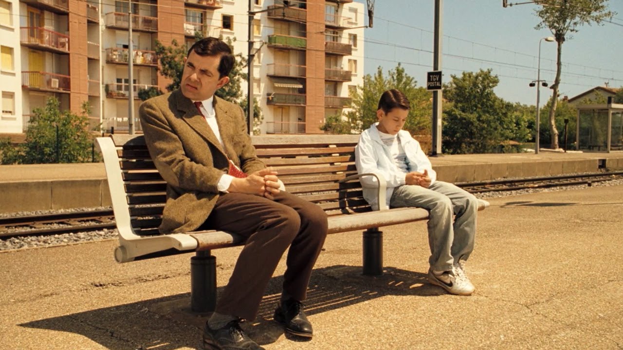 Bean's New Friend! | Mr Bean's Holiday | Mr Bean - YouTube