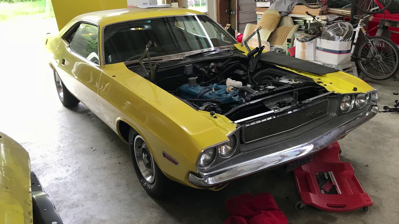 MUSCLE| Slant 6 3 Speed Manual 1970 Challenger #shorts - YouTube