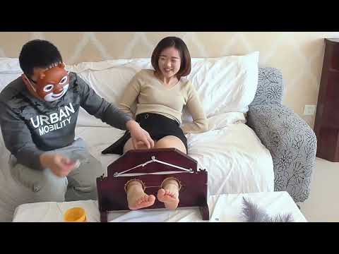 挠痒痒Chinese girls Tickling13