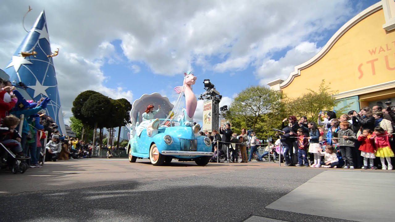 Disneyland Walt Disney Studio Paris Parade - YouTube