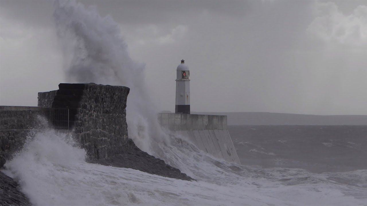 Waves Crash Against Porthcrawl Lighthouse - YouTube