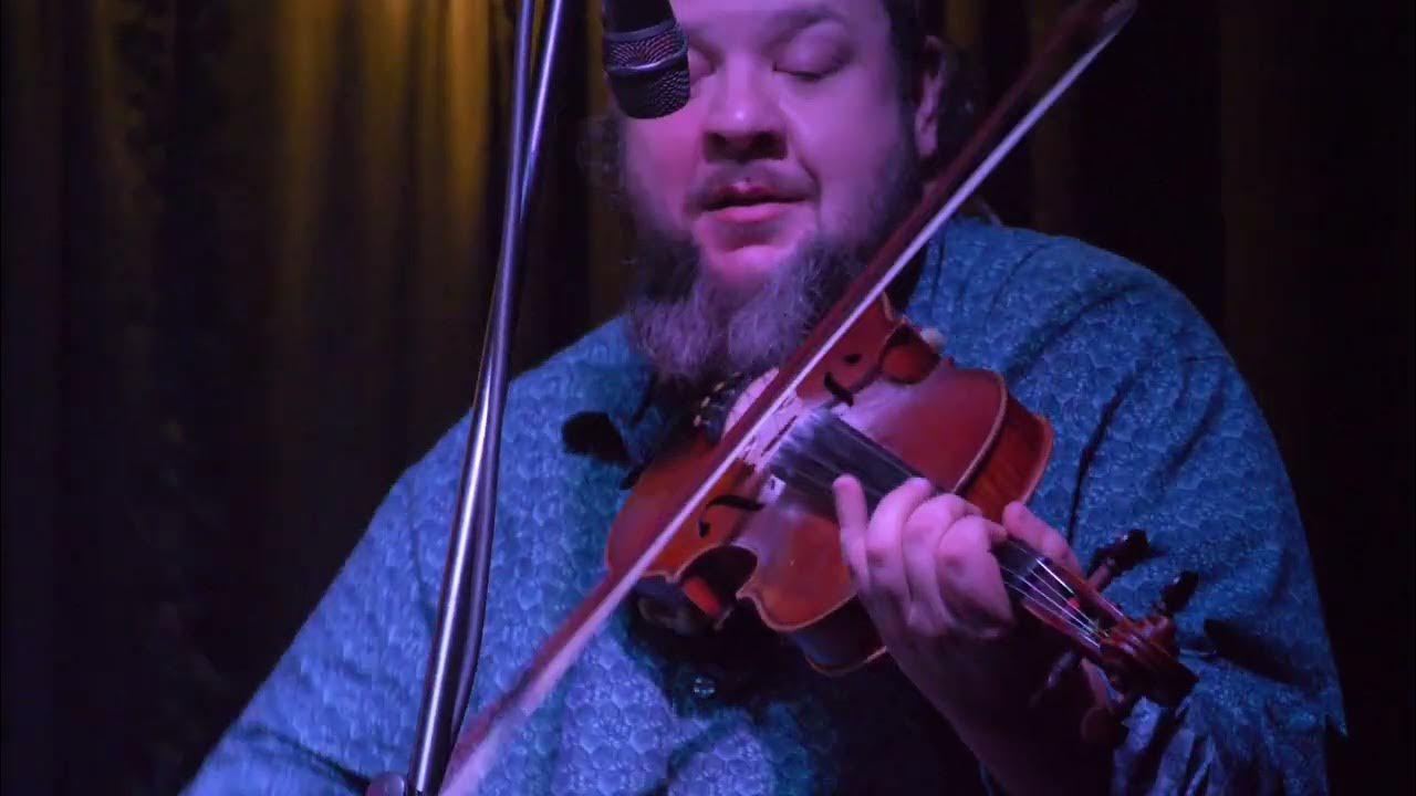 INSANE BLUEGRASS FIDDLING! 😱🎻 Hunter Berry burning up Black Mountain ...