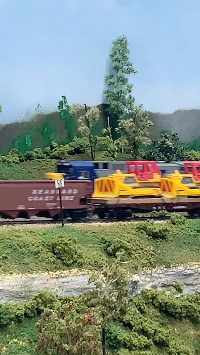 L&N 99 & CSX 5933 meets near NB #sanantoniotexas #hoscale #modeltrains #railfun #funrun #fun # ...
