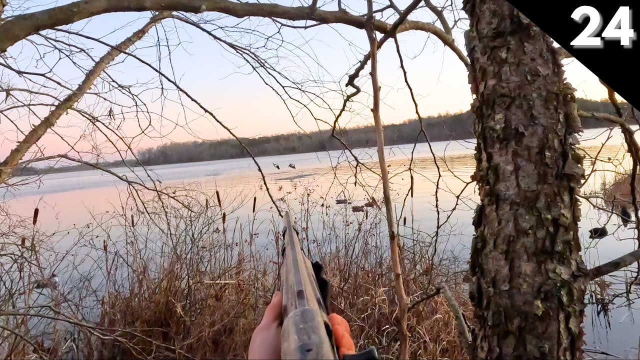 Big Water Duck Hunting | Mallards & Divers In Icy Conditions - YouTube
