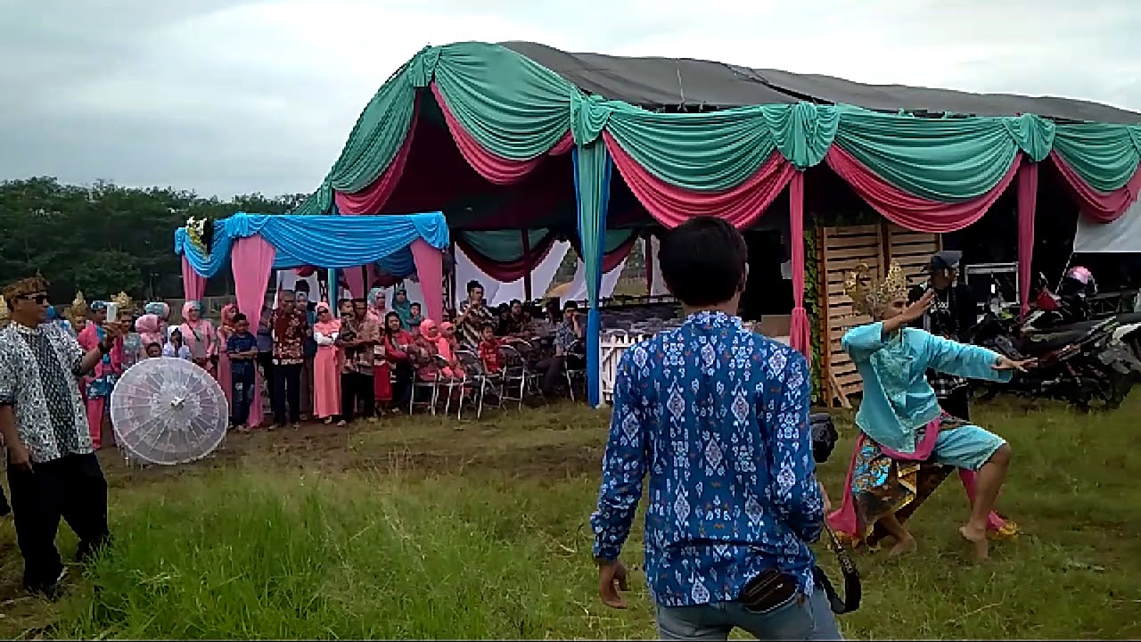Kesenian Sunda lengser - YouTube