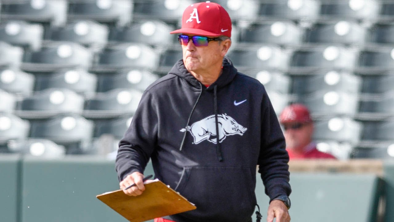 Razorbacks coach Dave Van Horn previews start of season Friday - YouTube