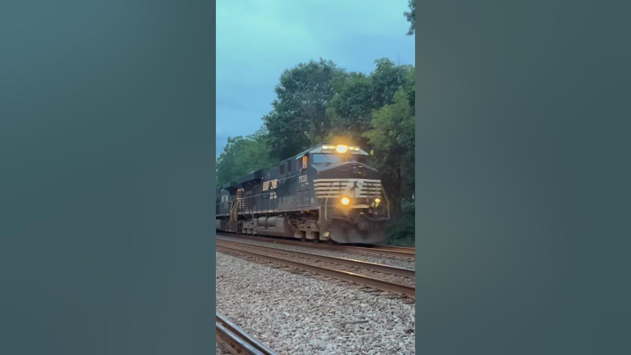NS 7532 ES44DC leads NS 10K with a very friendly crew & a nice K5LA through Piscataway,NJ! - YouTube