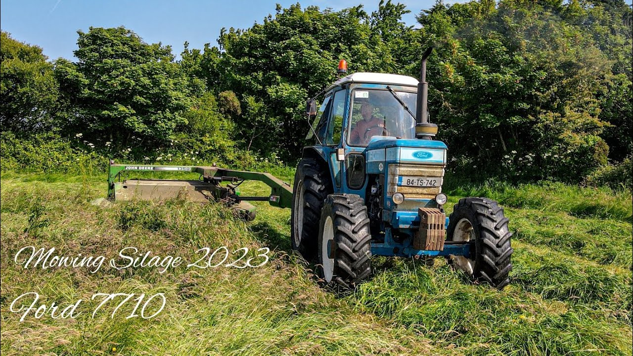 Silage 2023 - Ford 7710 & John Deere 1350 Mowing Silage - YouTube