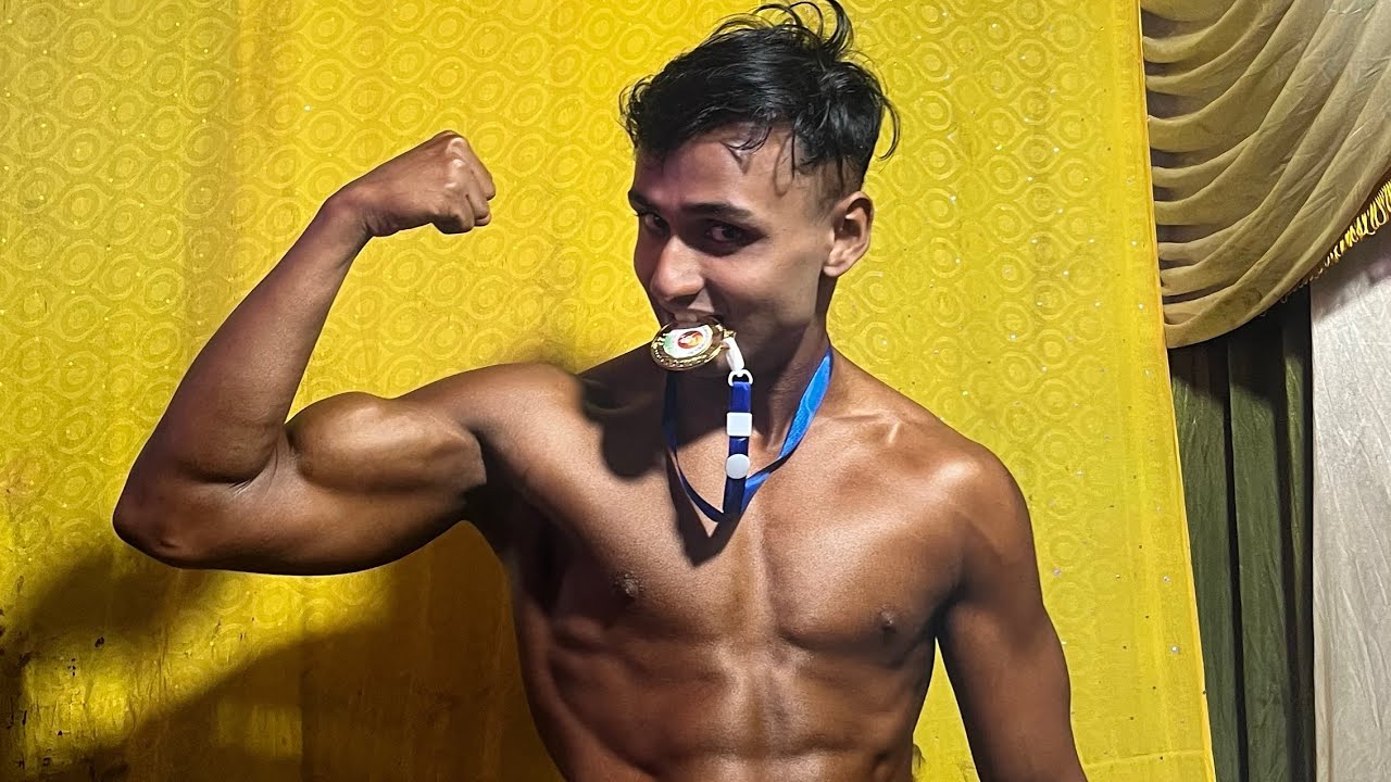 My 1st bodybuilding show ! - YouTube