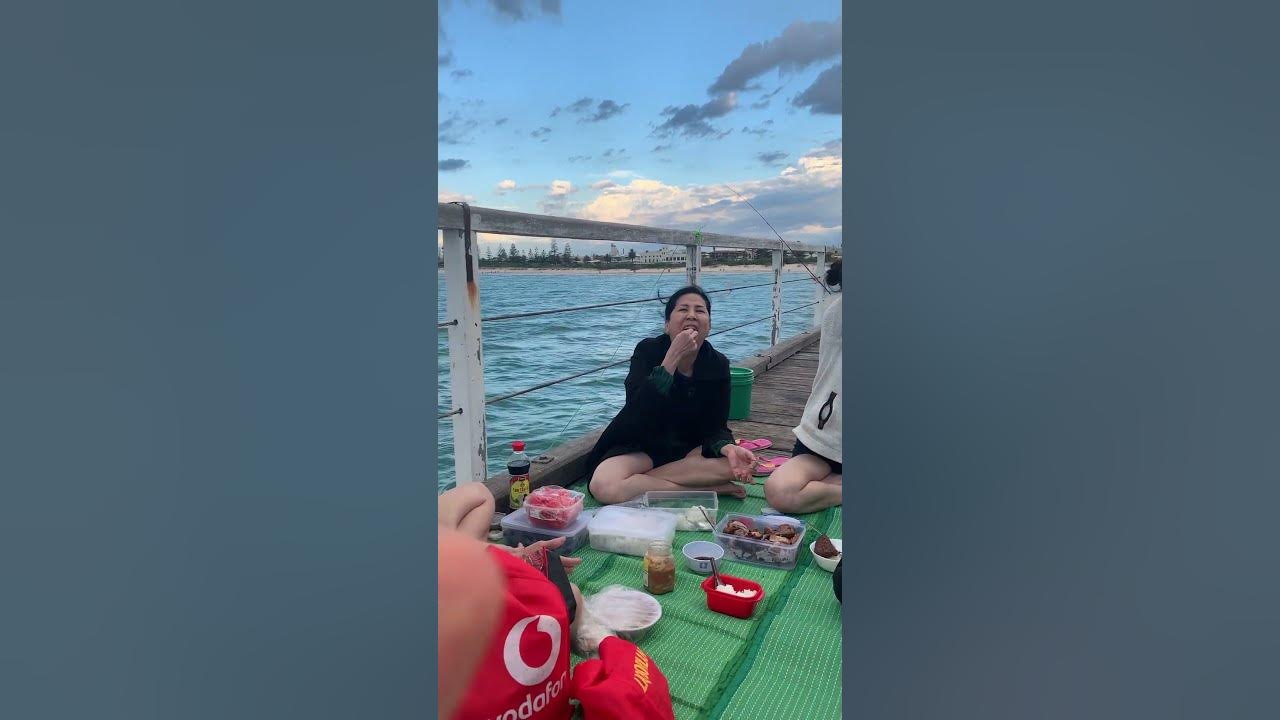 Dinner poo n the jetty!!! - YouTube