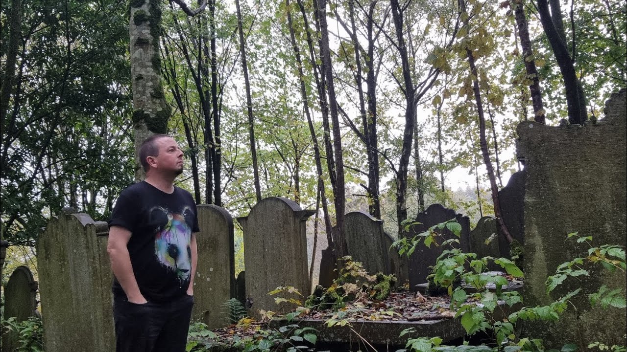 A Walk through the Abandoned Lowertown Wesleyan Graveyard. Oxenhope ...