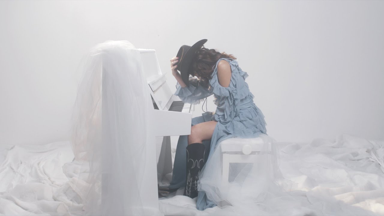 Anna Maria Allegretti - Come neve al sole (video ufficiale) - YouTube