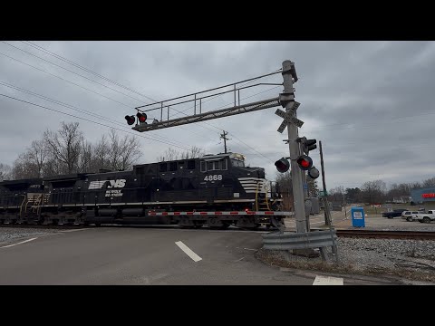 NS 4868 Intermodel Train West | Hwy 125 Railroad Crossing *Gate Pump* - YouTube