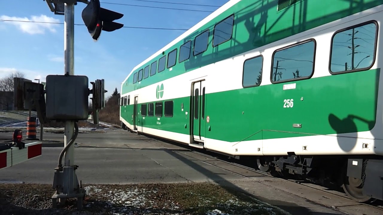 OLD CAB CAR AGAIN!!! GO Transit 256 at Centennial 12/16/2019 - YouTube