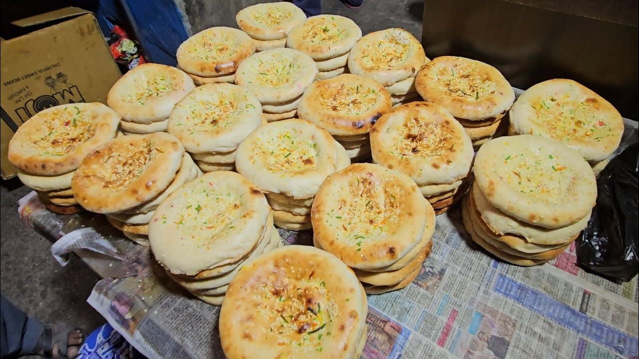 UP East Famous Khameeri Roti | Deoria Street Food | Street Food India ...