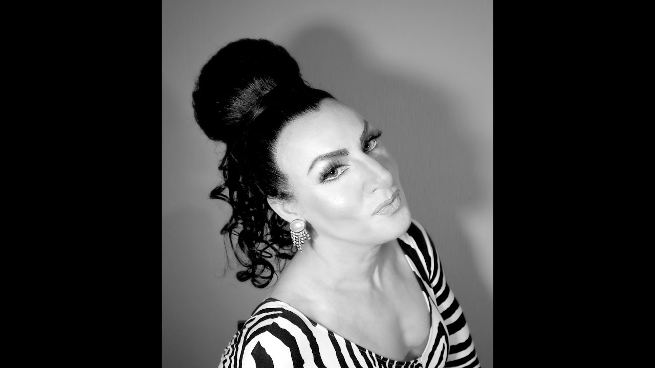 Fulana Turner presenta "La pulga sabia" , homenaje a SARA MONTIEL - YouTube