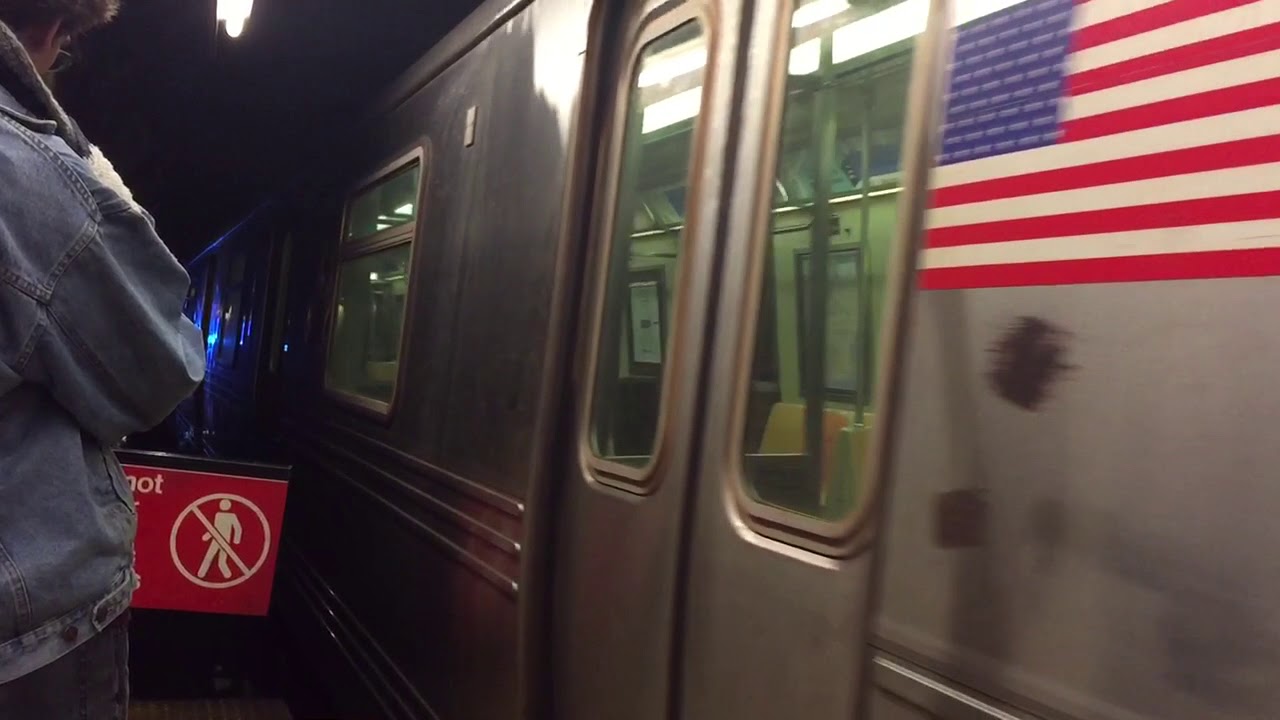 R46 Not In Service Train Departing 34th Street Herald Square - YouTube