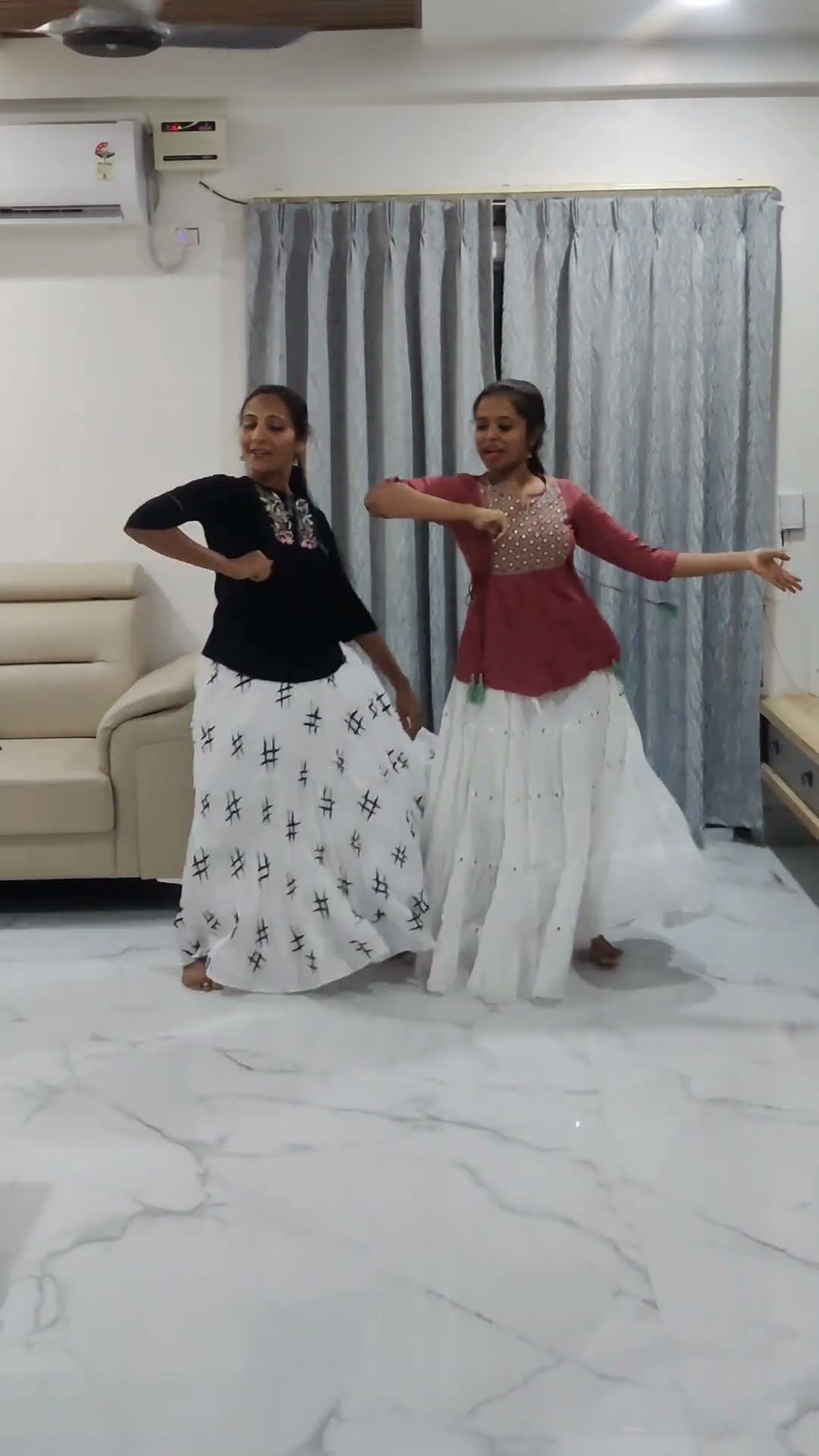 paala pitta || Maharshi || dance with niece || Gayathri || #dance - YouTube