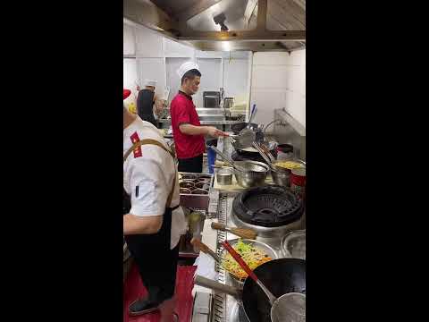 Live Chinese Kitchen: The 10,000-Viewer Rush Hour War You Can't Look Away From