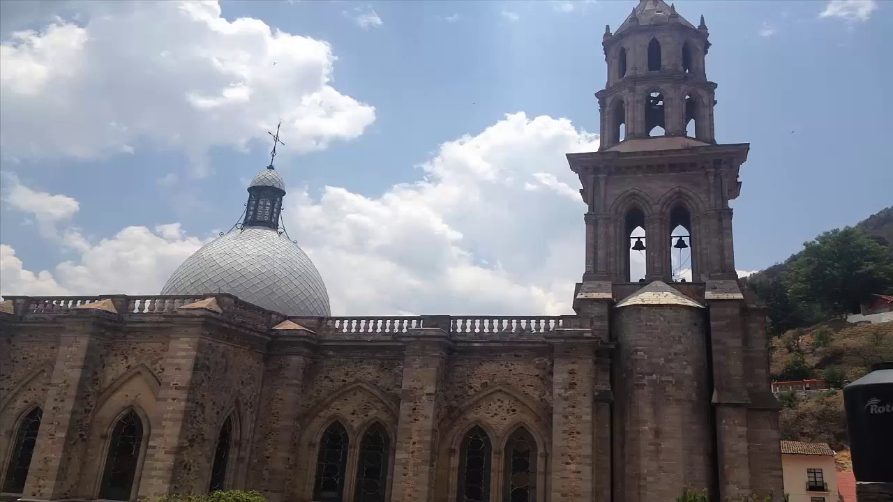 El tour del pueblo mágico | Angangueo, Michoacán - YouTube