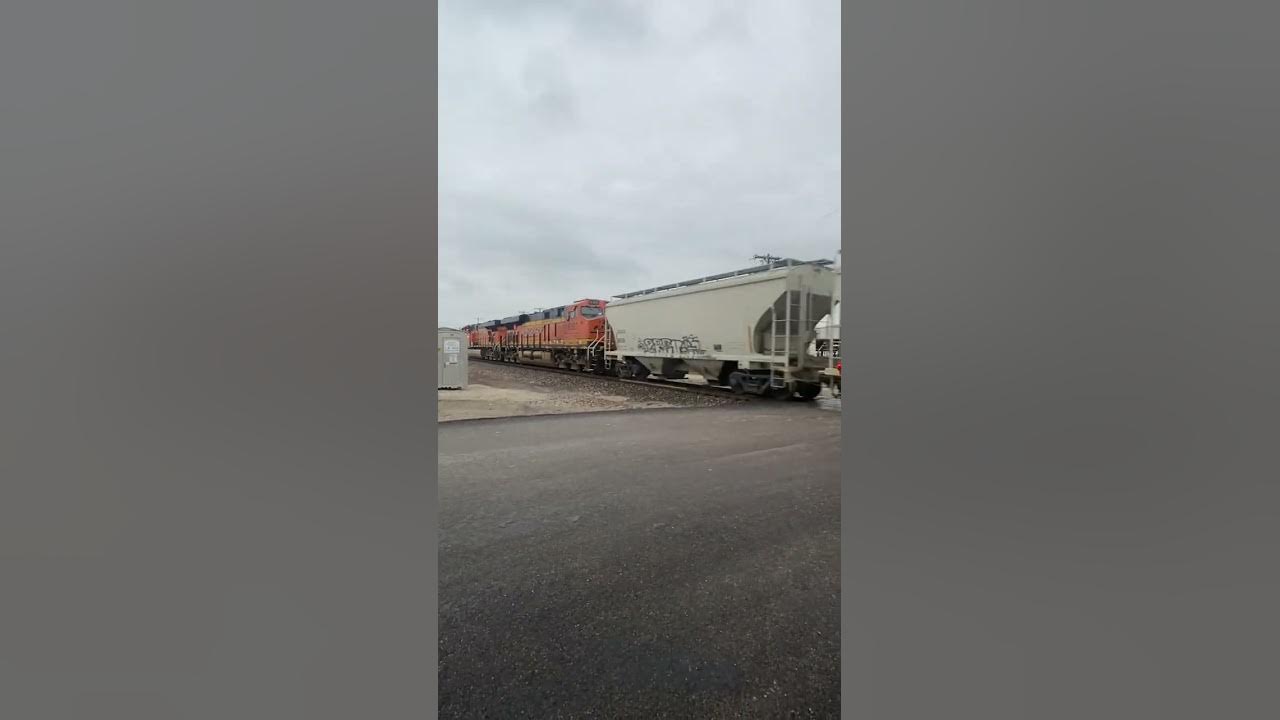 BNSF trains 6069 and 8383 - YouTube