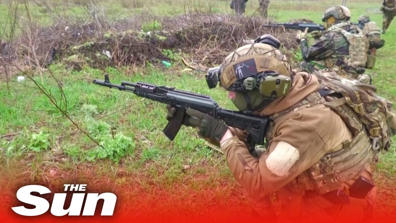 Russian military dig in as Ukrainian forces prepare attack - YouTube