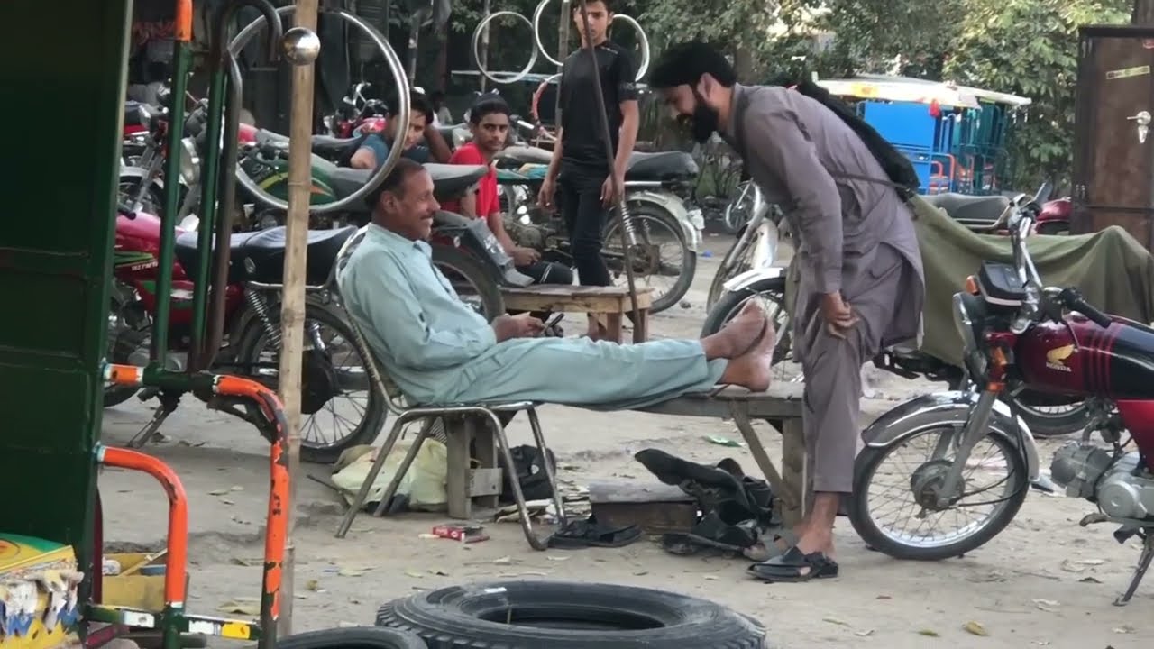 Chappal Chori Prank 😂 | Pak Pranks Latest - YouTube