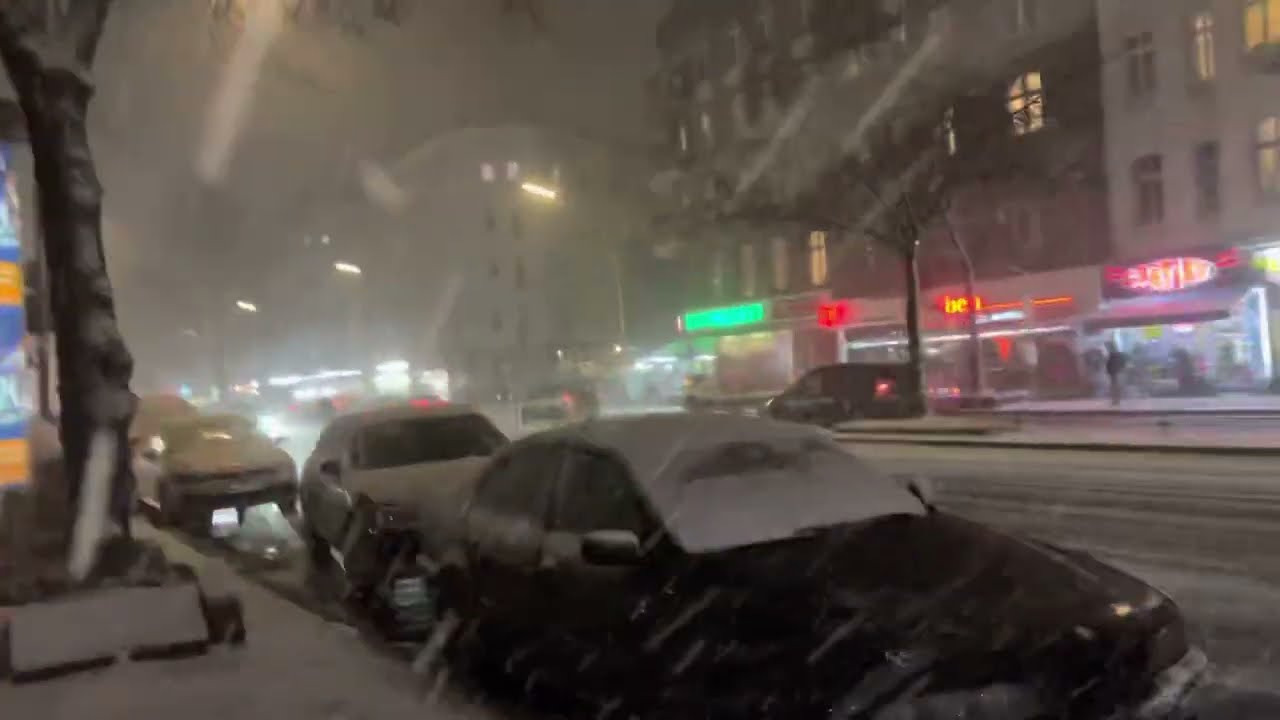 Berlin 4K Winter ️ Heavy Snowfall January 2022 - YouTube