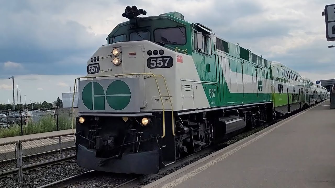 (29 Minutes Late/F59 557/Mid Old Cab Car 230) GO 1972 (Niagara ...