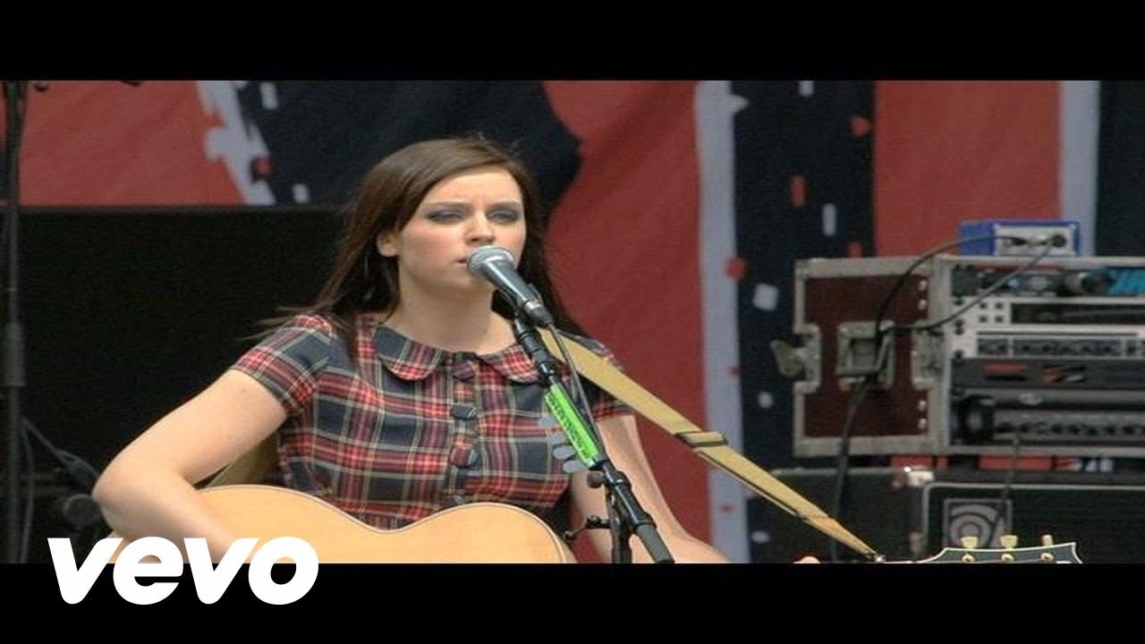 Amy Macdonald - Run (Live at V Festival, 2008) - YouTube