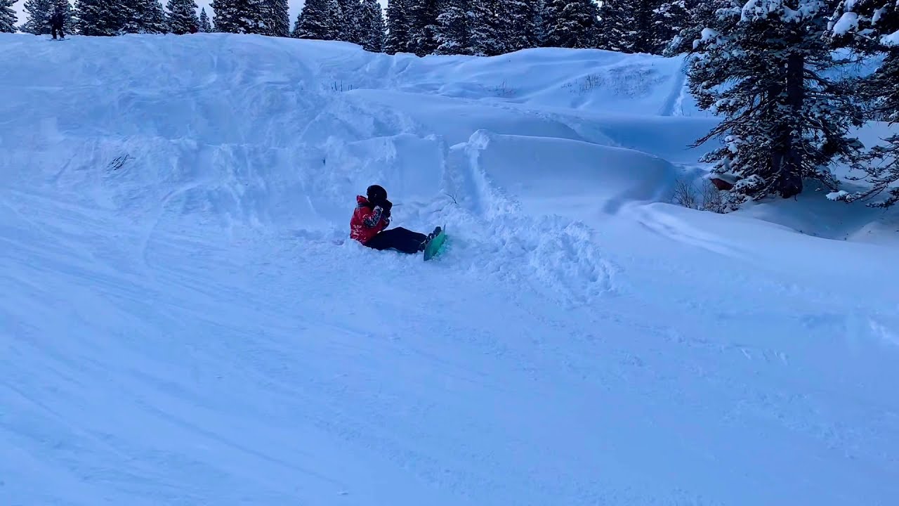 Snowboard wipeout ( he is 👌) - YouTube