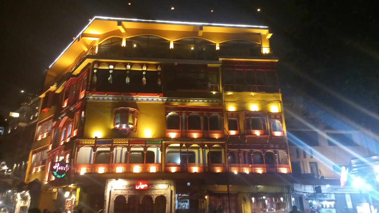 Haveli Restaurant | Lahori khabay | A Visit to Lahore Food Street ...