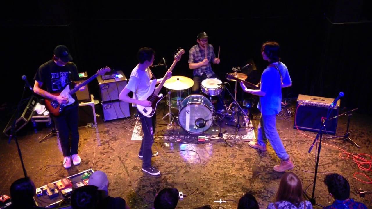 Alex G - Kicker / Walk / Bug (LIVE 2016 TALLAHASSEE) - YouTube