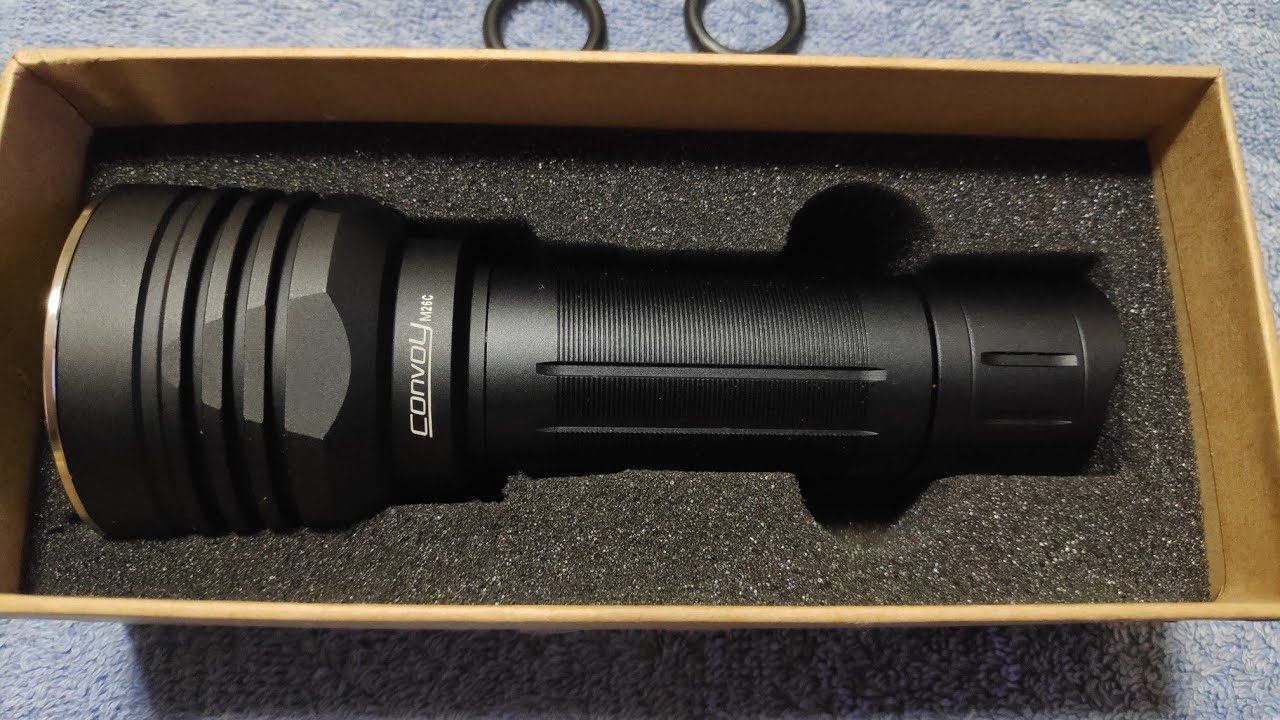 Convoy M26C - SST40 Flashlight - Unboxing & Outdoor Test - YouTube